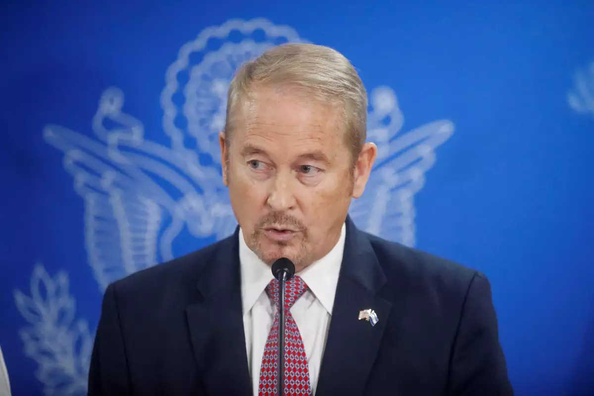 Ronald Johnson, exagente de la CIA, es confirmado como nuevo embajador ...